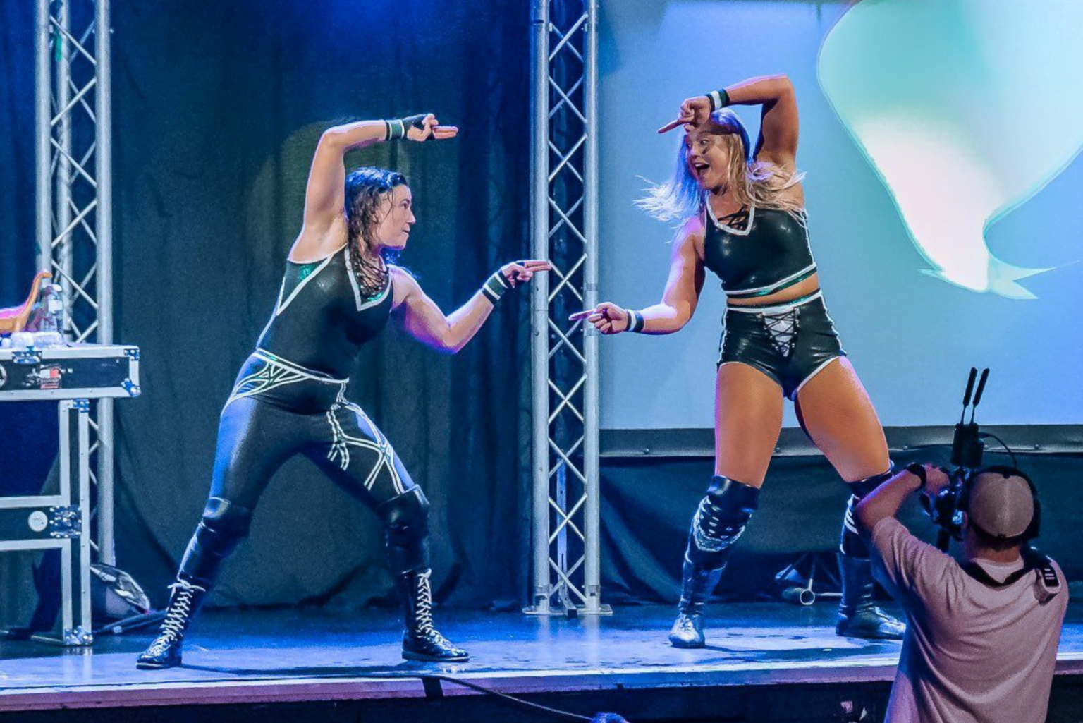 LA Taylor & Skye Smitson - Lana Austin Isn't The Issue Here